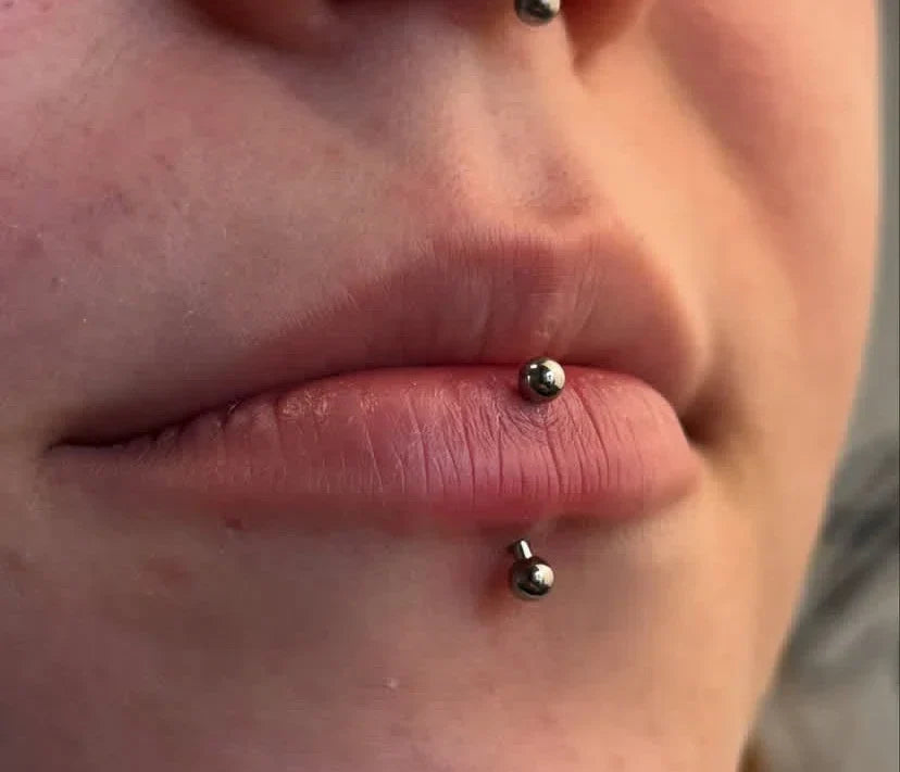 Thinking About a Vertical Labret? Pain Level, Healing & Best Jewelry ...
